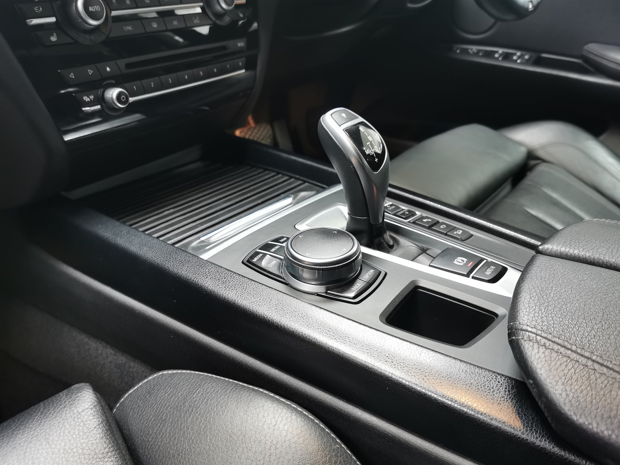 BMW X5 F15 CENTRE CONSOLE SIDE TRIMS WRAPPING SERVICE - BLACK LEATHER ...